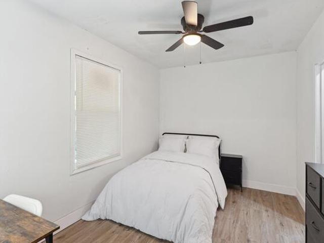 Homey Property With low number of members, close to public transportation & corner stores!