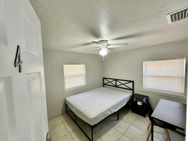 Homey & spacious St. Petersburg House with Backyard, private workspace, close to everything!
