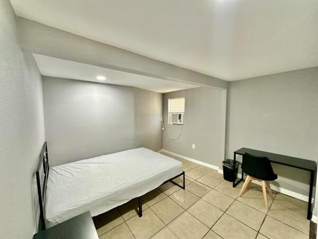 Homey & spacious St. Petersburg House with Backyard, private workspace, close to everything!