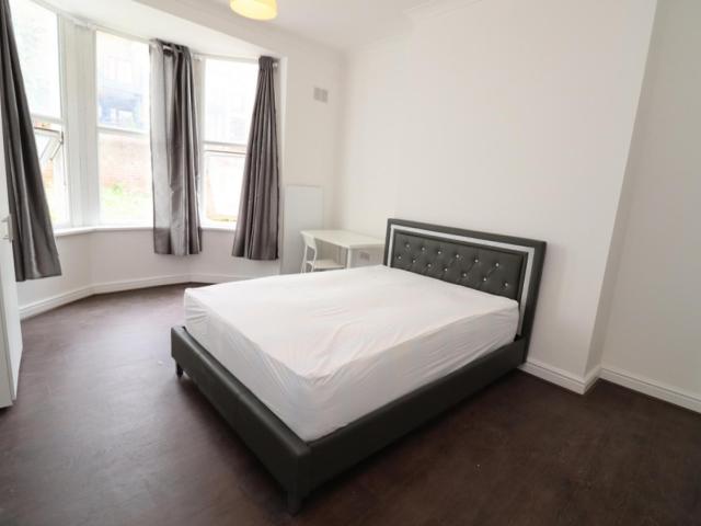 Homnely double bedroom in Brixton Has a Room