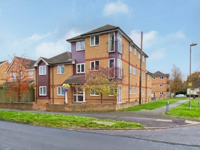 Honey Court, 1 Meadow Road, Farnborough GU14, 1 bed flat to rent, £1,175 pcm | PrimeLocation