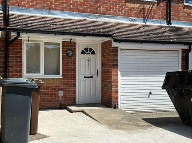 Honey Close, Dagenham RM10, 4 bed terraced house to rent, £2,750 pcm | PrimeLocation