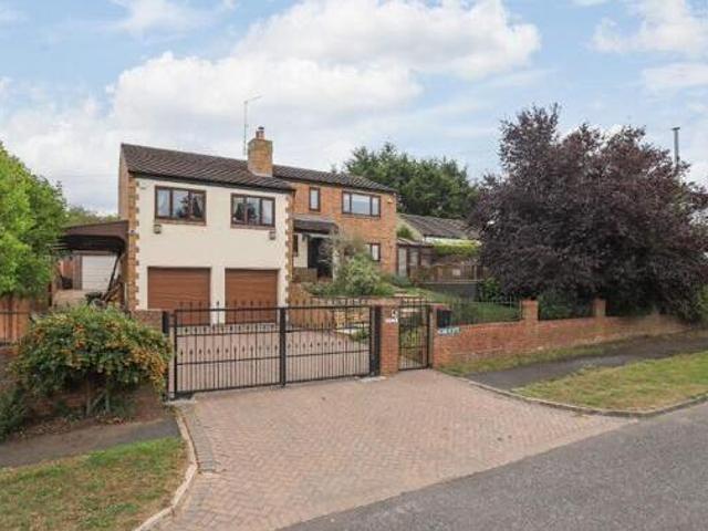 Honey Cut, Great North Road, 4 Bedroom Detached
