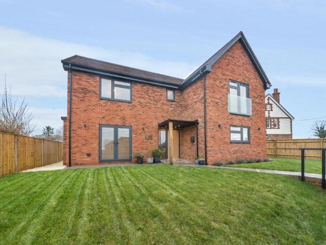 Honey Lane Cholsey OX10 4 bed detached house to rent £3,500 pcm £808 pw