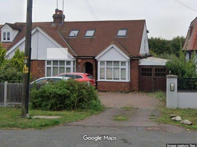 Honey Lane, Waltham Abbey 4 bed bungalow to rent £2,300 pcm £531 pw