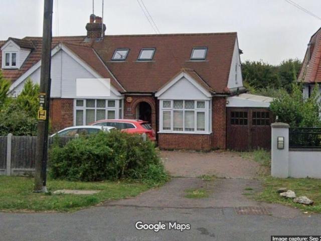Honey Lane, Waltham Abbey EN9, 4 bed bungalow to rent, £2,300 pcm | PrimeLocation