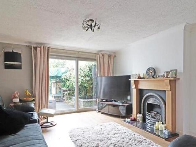Honeycrock Lane, Salfords, 4 Bedroom Detached