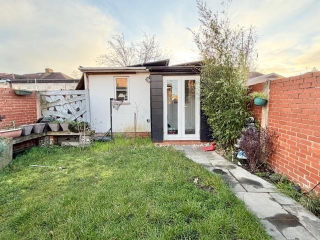 Honeypot Lane, Stanmore HA7, 1 bed flat to rent, £1,400 pcm | PrimeLocation