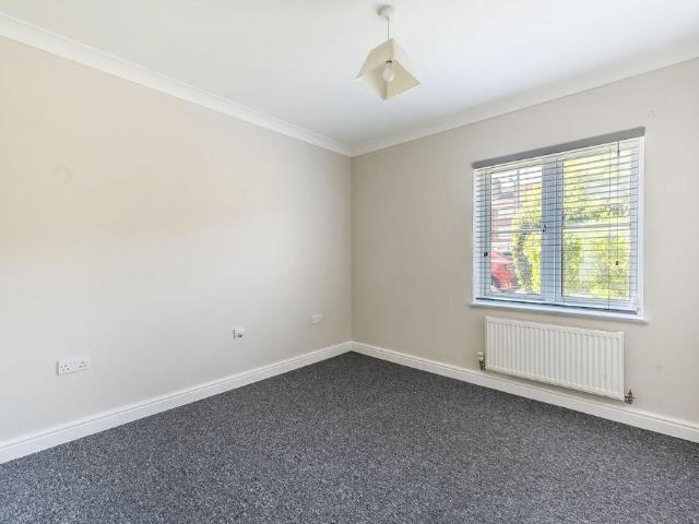 Honeypot Lane, Stanmore, HA7 2 bed flat to rent £1,995 pcm £460 pw