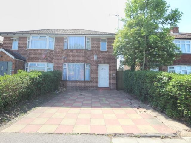 Honeypot Lane, Stanmore 3 bed semi detached house to rent £2,400 pcm £554 pw