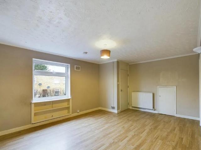 Honeysuckle Gardens, Hatfield AL10 4 bed end of terrace house to rent £1,675 pcm £387 pw