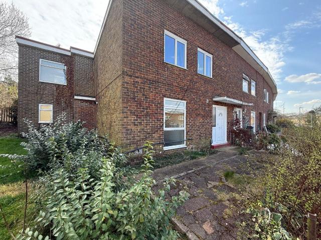Honeysuckle Gardens, Hatfield AL10, 6 bed terraced house to rent, £2,800 pcm | PrimeLocation