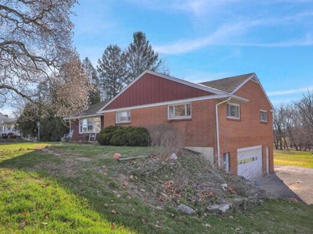 Honeysuckle Ln, Lancaster, Home For Sale