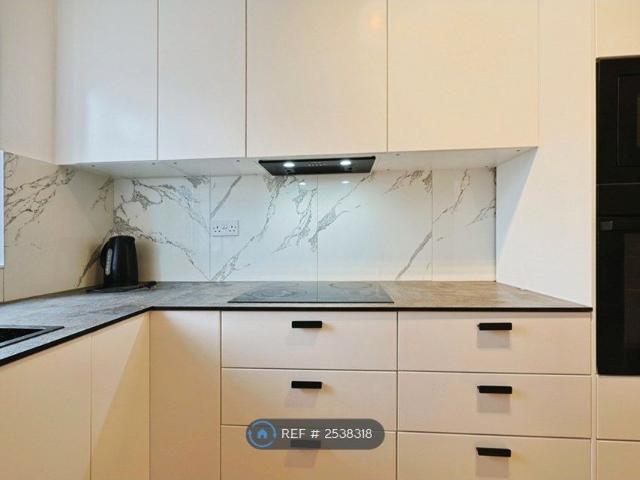 Honeywell Road, London SW11, 3 bed flat to rent, £2,600 pcm | PrimeLocation