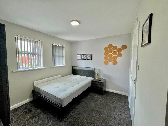 Honeywood, Newcastle Under Lyme ST5, Room to rent, £450 pcm | PrimeLocation