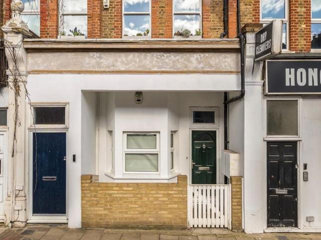 Honor Oak Park, London SE23 2 bed flat to rent £1,900 pcm £438 pw