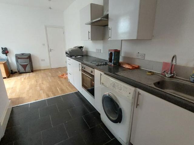 Honor Oak Park, London SE23, Studio to rent, £950 pcm | PrimeLocation