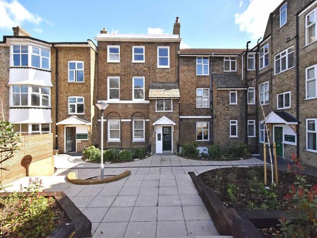 Honor Oak Road, Honor Oak SE23, 2 bed flat to rent, £2,350 pcm | PrimeLocation