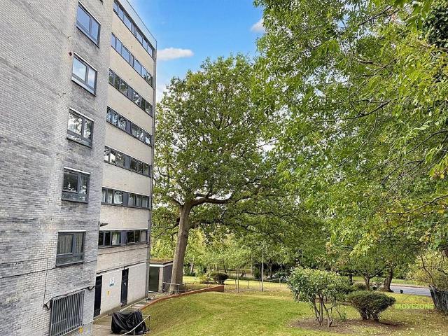 Honor Oak Rise, London, SE23 2 bed flat to rent £1,895 pcm £437 pw