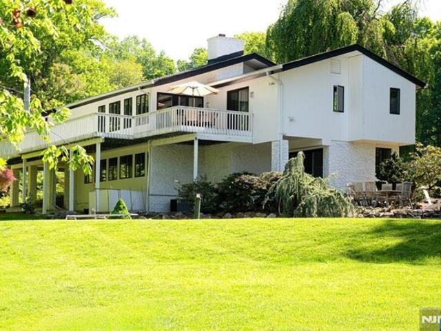 Hoover Dr, Cresskill, Home For Sale
