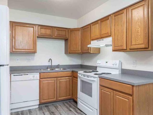 Hood Manor Apartments 2 Bedroom Apartment for Rent at 3131 W Hood Ave, Kennewick, WA 99336