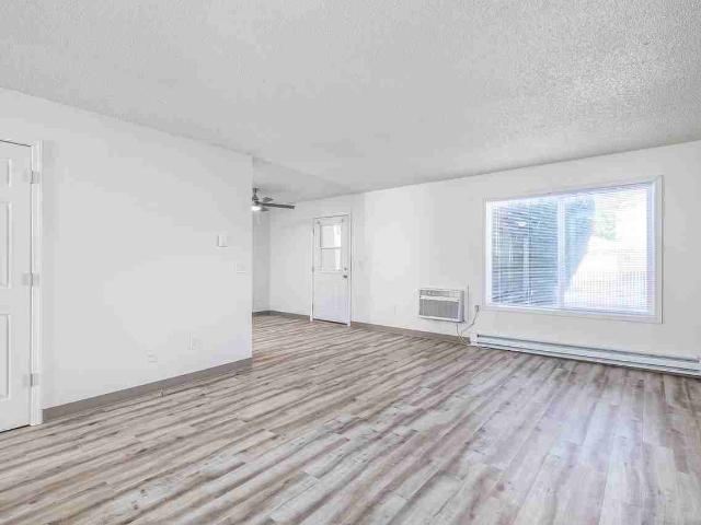 Hood Manor Apartments 2 Bedroom Apartment for Rent at 3131 W Hood Ave, Kennewick, WA 99336