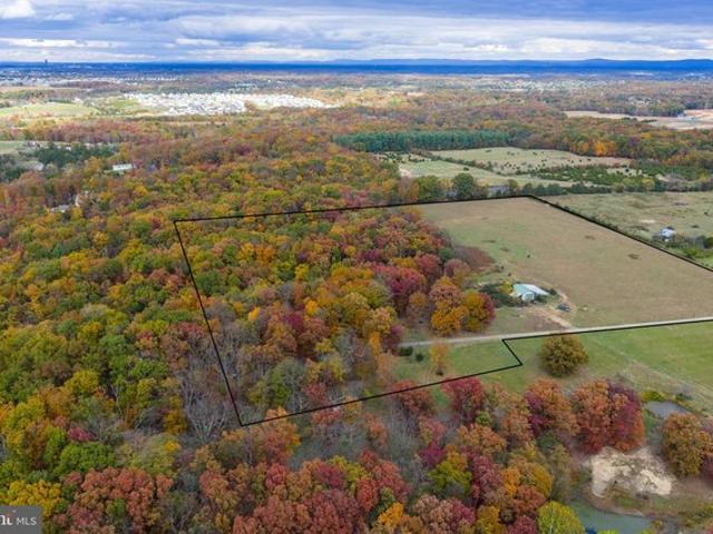 Hoofprint Dr, Bunker Hill, WV 25413