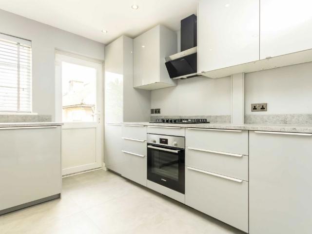 Hook Rise North, Surbiton KT6, 3 bed maisonette to rent, £2,350 pcm | PrimeLocation