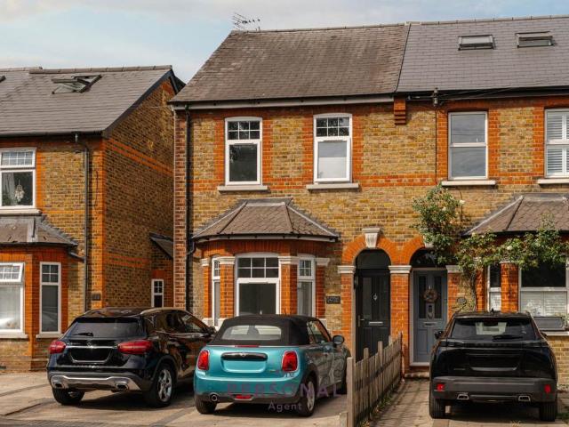 Hook Road, Epsom 2 bed flat to rent £1,800 pcm £415 pw