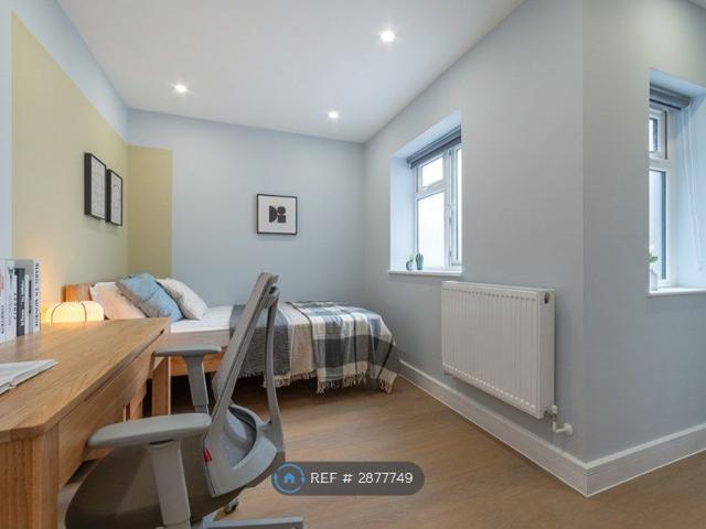 Hook Road, Epsom KT19, Room to rent, £875 pcm | PrimeLocation