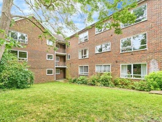 Hook Road, Surbiton, 2 Bedroom Flat