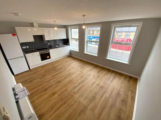 Hook Road, Surbiton KT6, 1 bed flat to rent, £1,350 pcm | PrimeLocation