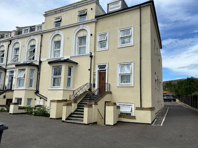 Hook Road, Surbiton KT6, 3 bed flat to rent, £2,050 pcm | PrimeLocation