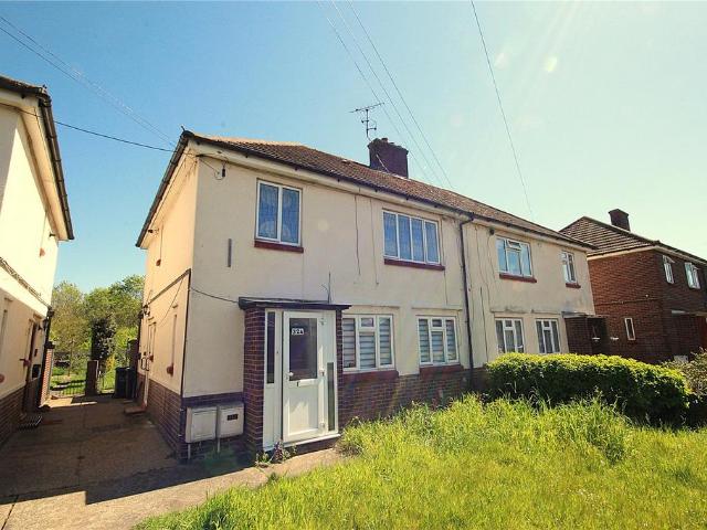 Hooks Hall Drive, Dagenham, RM10 2 bed maisonette to rent £1,650 pcm £381 pw