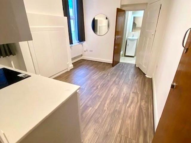 Hoop Lane, London NW11, Studio to rent, £1,350 pcm | PrimeLocation
