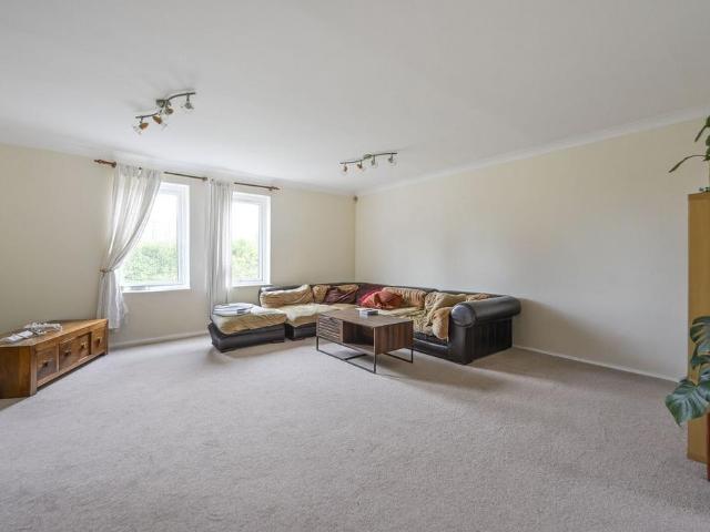 Hooper Street, Aldgate, London, E1 2 bed mews to rent £3,012 pcm £695 pw