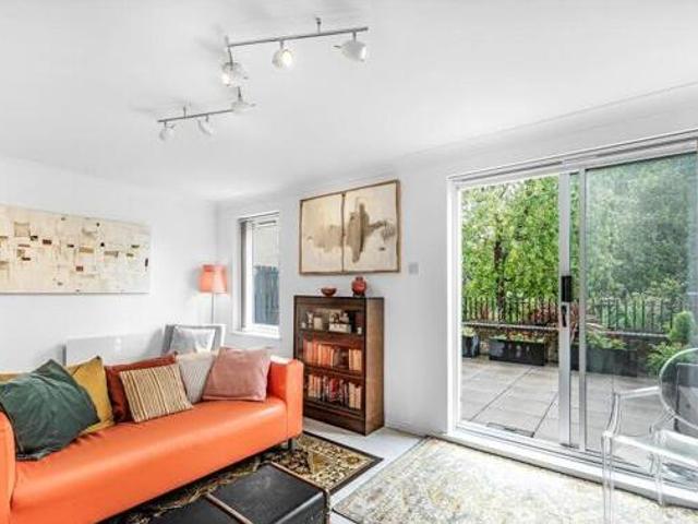Hooper Street, London, 2 Bedroom Maisonette