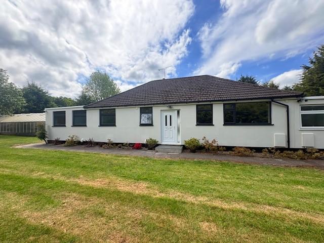 Hob Lane, Kenilworth, CV8 3 bed bungalow to rent £1,550 pcm £358 pw