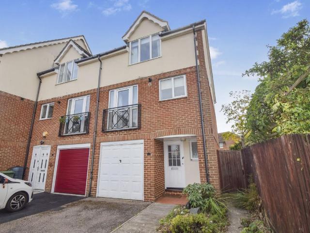 Hobart Quay, Eastbourne BN23, 4 bed town house to rent, £1,750 pcm | PrimeLocation