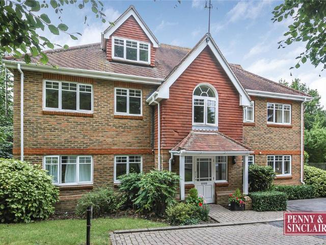Hobbs End, RG9 1RT 3 bed apartment to rent £1,900 pcm £438 pw
