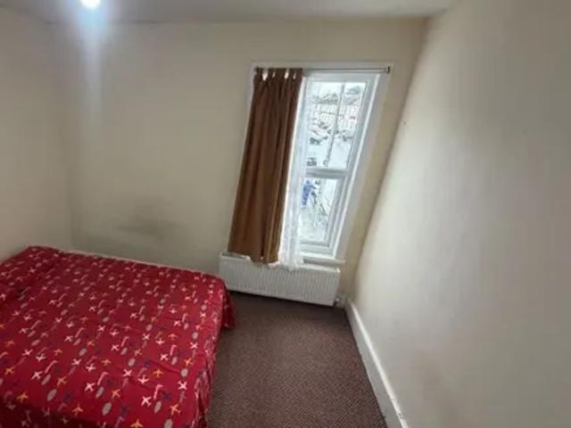 Hobbs Mews, London, IG3 9JX, United Kingdom | Room for rent #167653870 | Rentberry