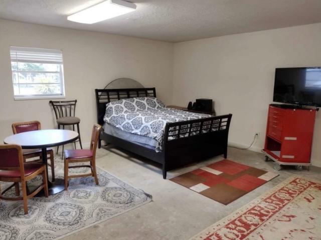 Hobby Airport Private Open Concept Studio Home