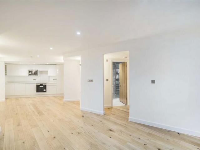 Hobhouse Court, London SW1Y 1 bed flat to rent £3,198 pcm £738 pw