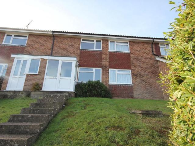 Hoblands, Haywards Heath, RH16 2 bed terraced house to rent £1,550 pcm £358 pw
