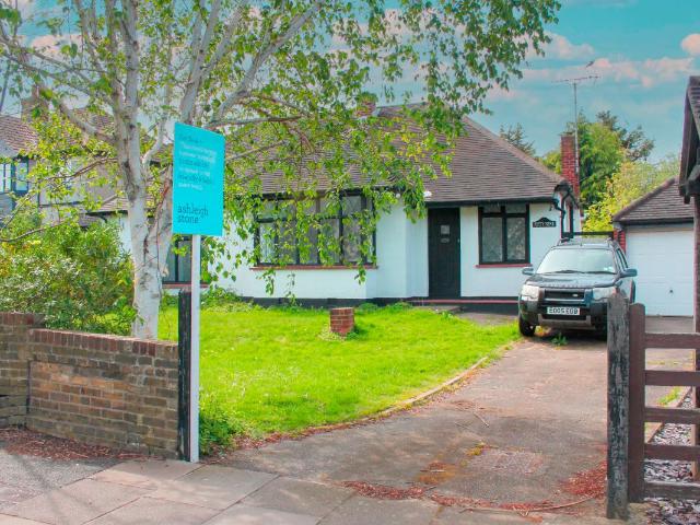 Hobleythick Lane, Westcliff On Sea SS0, 3 bed bungalow to rent, £1,500 pcm | PrimeLocation