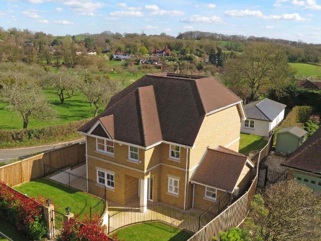 Hockett Lane, Cookham SL6, 5 bed detached house to rent, £4,650 pcm | PrimeLocation