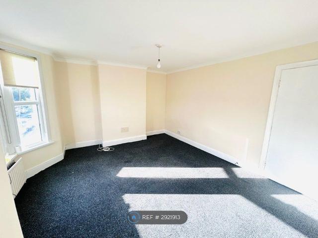 Hockley Avenue, London E6, 2 bed maisonette to rent, £1,800 pcm | PrimeLocation