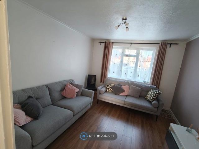 Hodder Drive, Greenford UB6, 2 bed flat to rent, £1,800 pcm | PrimeLocation