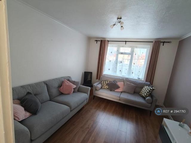 Hodder Drive, Greenford, UB6 2 bed flat to rent £1,800 pcm £415 pw