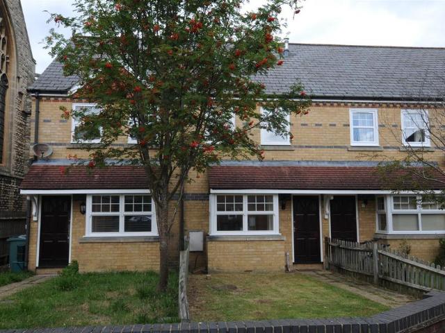 Hodges Court 4 bed house to rent £3,360 pcm £775 pw